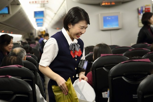 富士山上空5500メートルで「ご来光」 JAL「初日の出フライト」: J-CAST ニュース【全文表示】