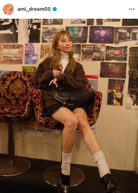 Dream Ami36歳、1児のママとは思えないミニスカ制服コーデの衝撃 「可愛すぎる」ファン歓喜: J-CAST ニュース【全文表示】