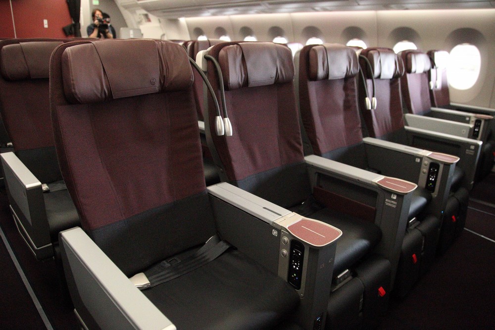 全席電源＆長時間使えるWi-Fi JAL新型国内線「エアバスA350」機内お披露目: J-CAST ニュース