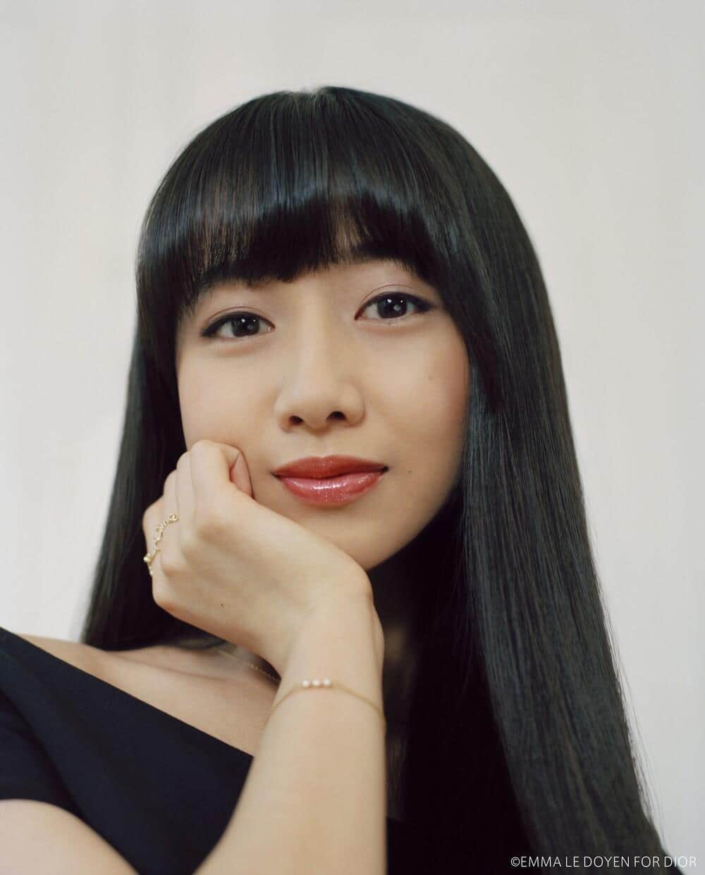 Cocomiの「真っ白太もも」が丸見え 大胆美脚ショットに「生足きれい」「尊すぎ」: J-CAST ニュース