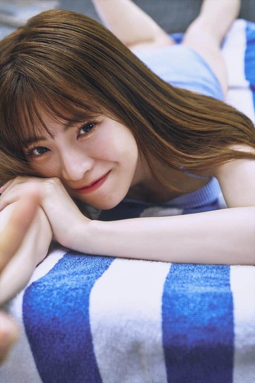 アイドルから心機一転、元AKB48・真楪伶が「卒業旅行」写真集 6年ぶりの水着姿も: J-CAST ニュース