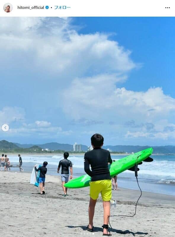4児母hitomi、48歳の水着姿にファンもん絶 「セクシーなんだからぁ」「美脚がスゴイ！」: J-CAST ニュース