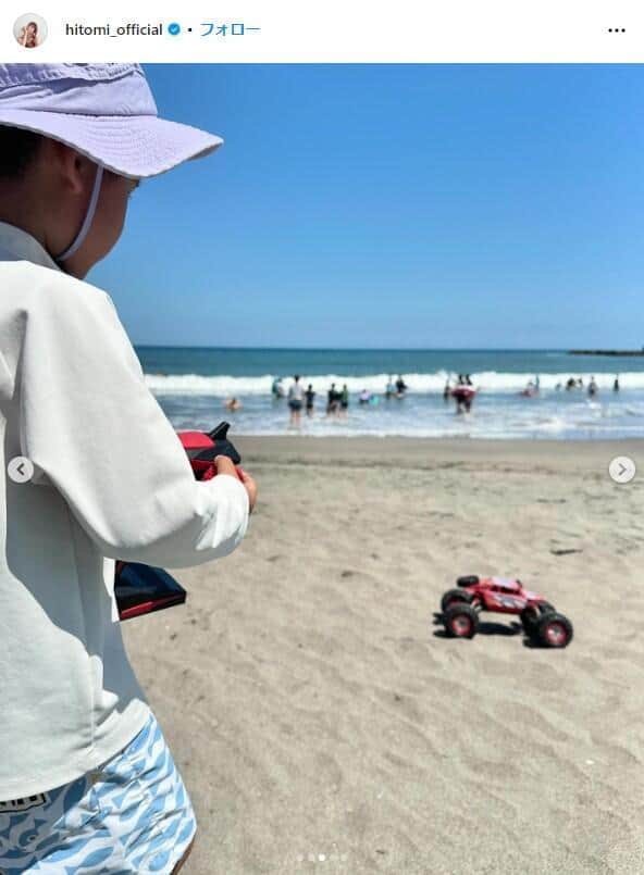4児母hitomi、48歳の水着姿にファンもん絶 「セクシーなんだからぁ」「美脚がスゴイ！」: J-CAST ニュース