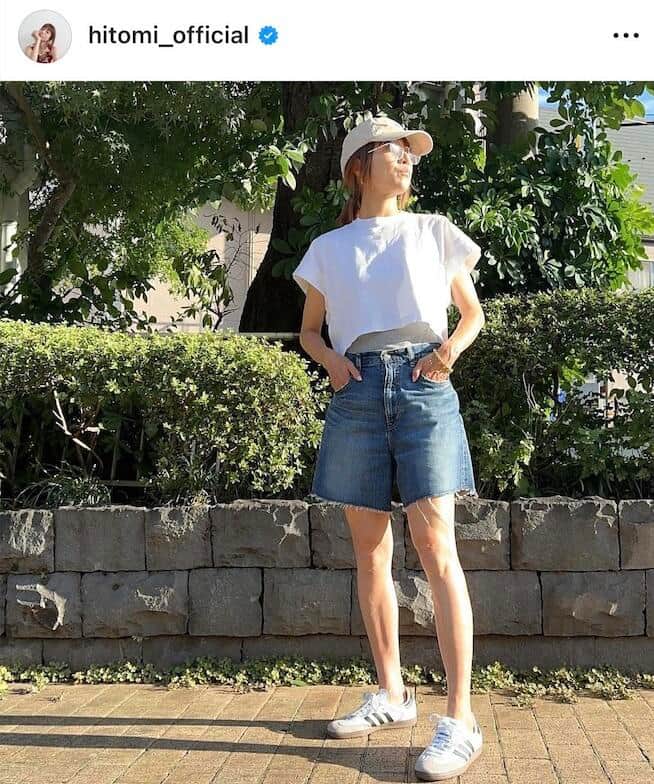 hitomi（48）超ミニ丈ショーパンで美脚あらわ 「相変わらずステキ」「変わらないスタイル最高です」: J-CAST ニュース