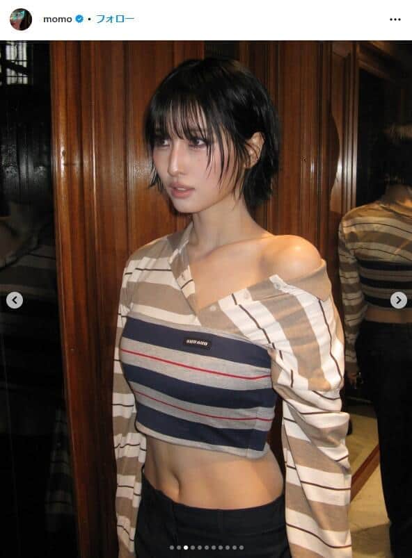 TWICEモモ、漆黒ショート＆囲み目メイクで激変 「完ぺきボディ」「とても美しい」へそ出し姿も絶賛: J-CAST ニュース