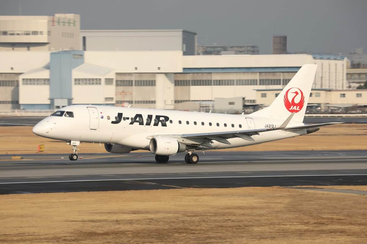 旅行YouTuberも驚きの大揺れ、乗客から悲鳴も...CAの落ち着いた案内に称賛 反響にJAL「日頃より訓練を」: J-CAST ニュース