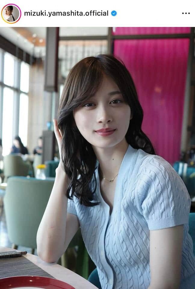 山下美月、肩出し黒ドレス姿で色気にドキっ すらり神スタイル炸裂...国宝級の美貌ダダ漏れショット: J-CAST ニュース
