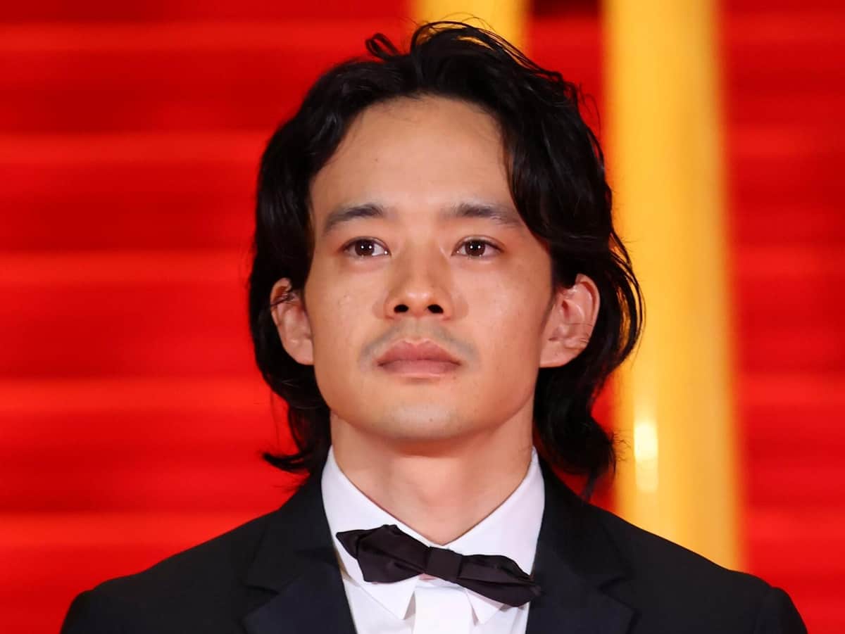 "The brain definitely bugs" "I can't believe it's the same person" Shin ...