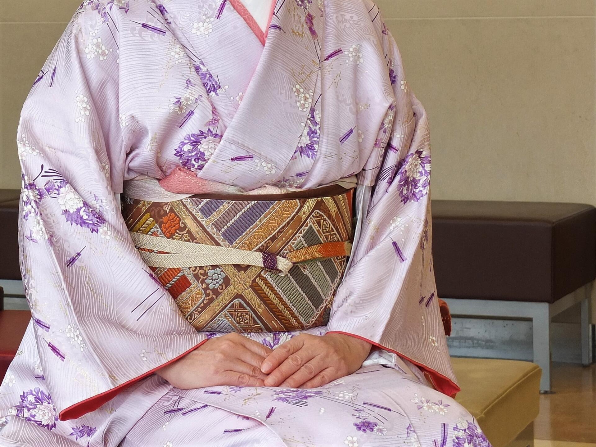 着物イベントの「左前」ポスターが物議 「死に装束」指摘も...制作元は修正否定「ファッションに決まりない」: J-CAST ニュース【全文表示】