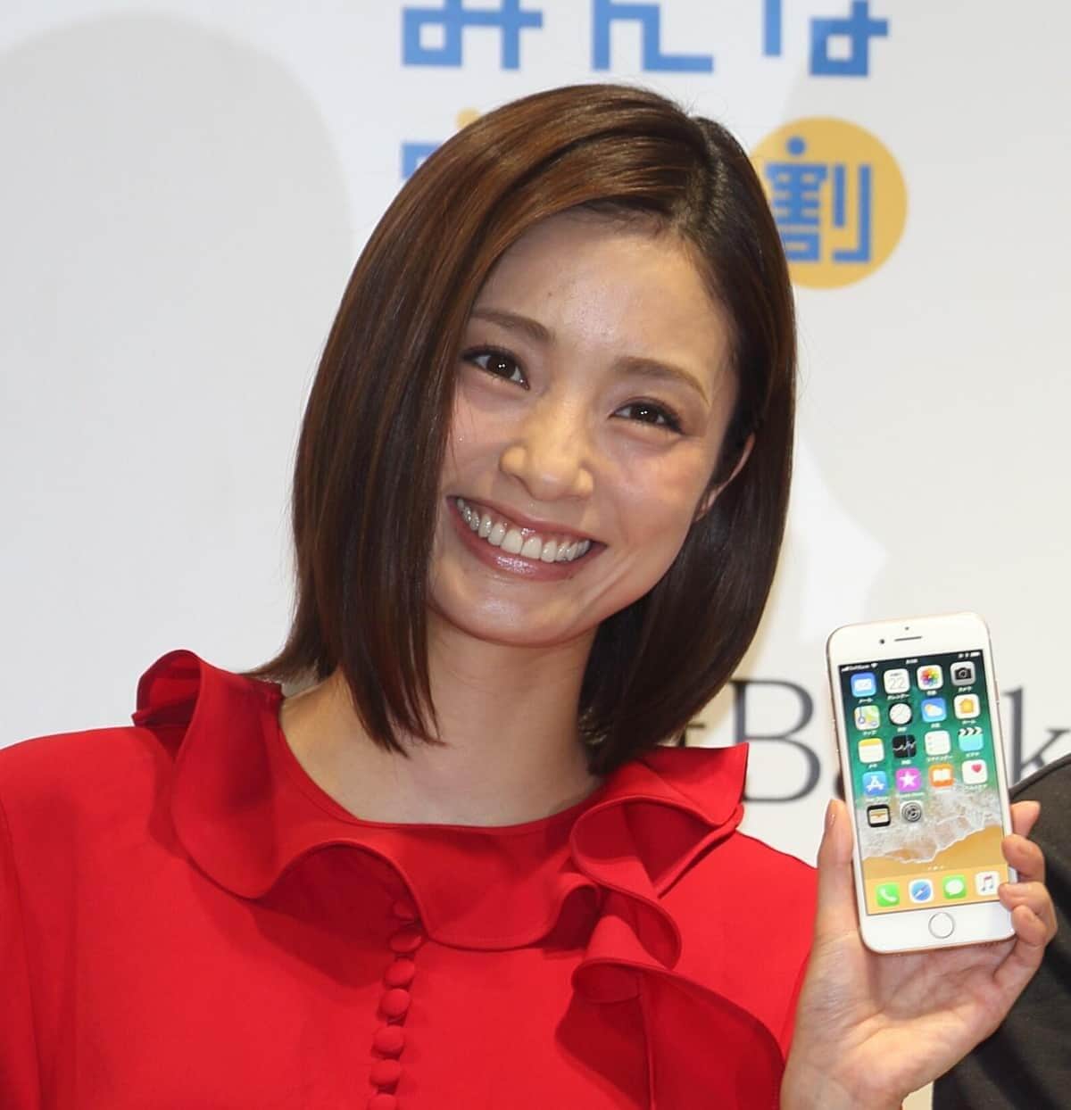 上戸彩が連絡先交換を「無理！」と渋っていた大物芸能人 夫・HIROとの出会いで一転「交友関係をバッと広げた」: J-CAST ニュース【全文表示】