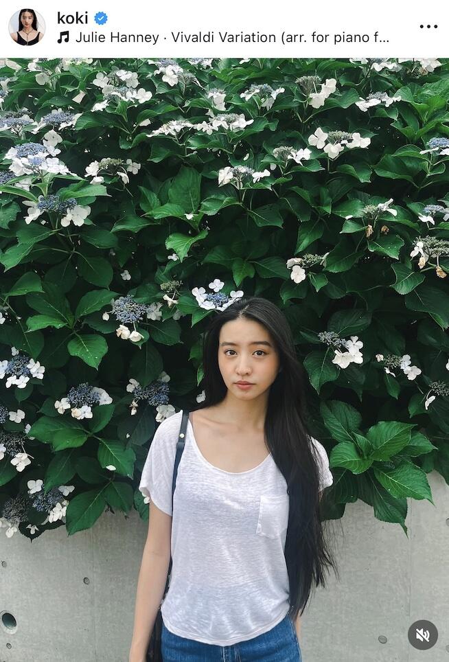 キムタク＆静香の次女Koki，愛犬抱きしめ密着2ショ...最高の笑顔で 赤いタンクトップで夏らしさ全開: J-CAST ニュース【全文表示】