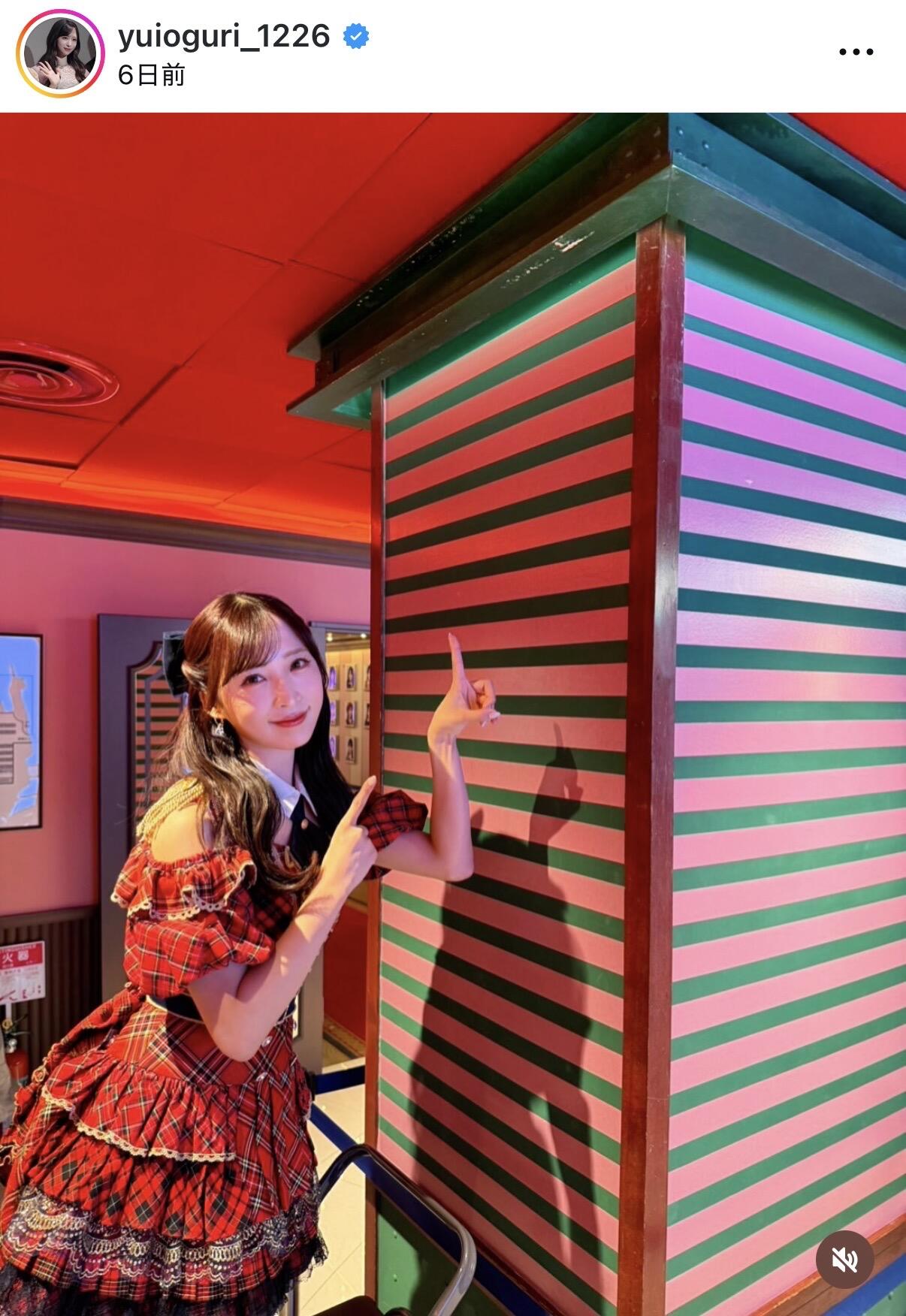 AKB48小栗有以、膝上ミニ丈のサンタ風ワンピで 指をほっぺに当て「激カワ」ショットにドキっ: J-CAST ニュース【全文表示】