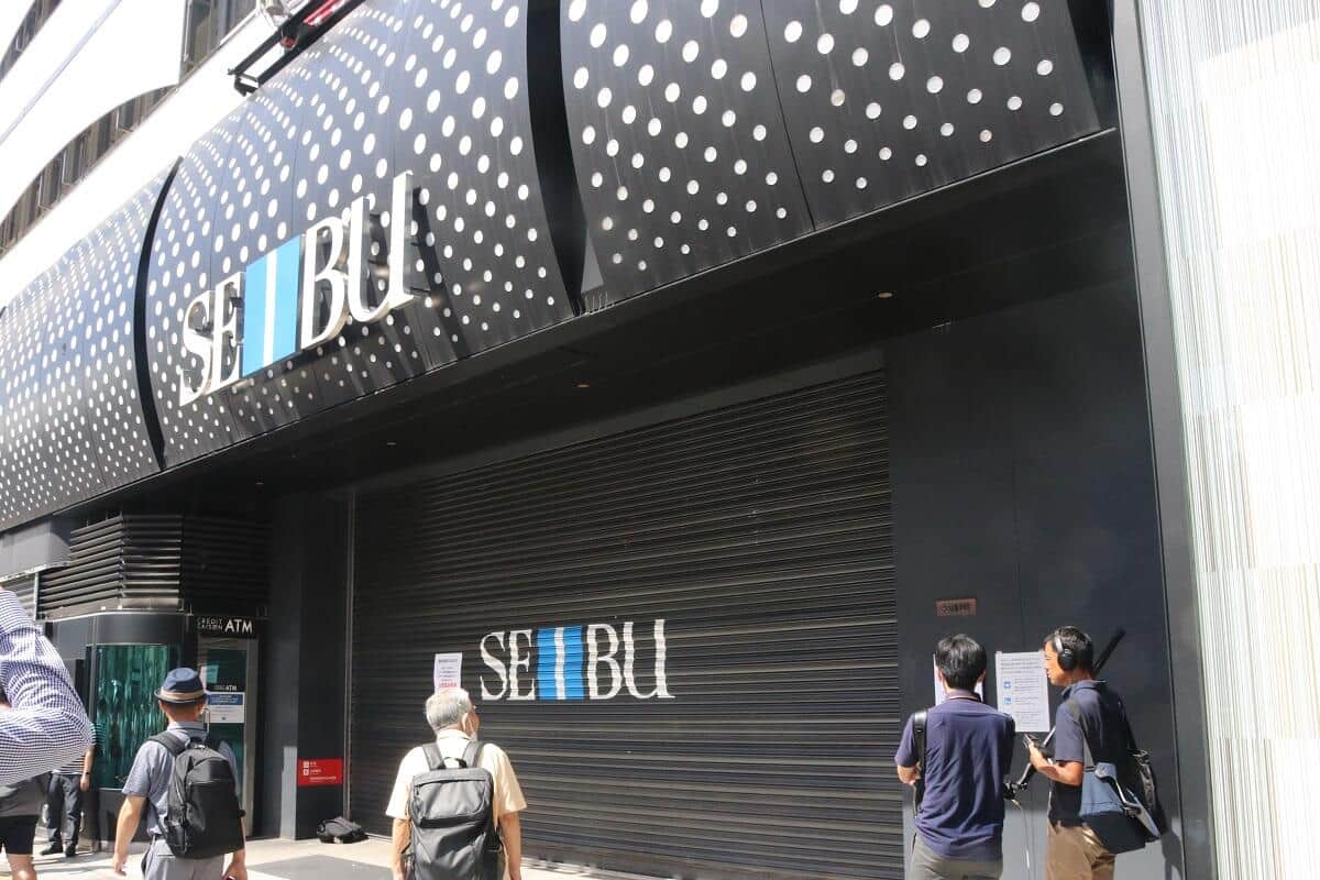 西武池袋本店スト決行！ 街行く人はスマホで撮影し、SNSにアップしていた: J-CAST 会社ウォッチ【全文表示】