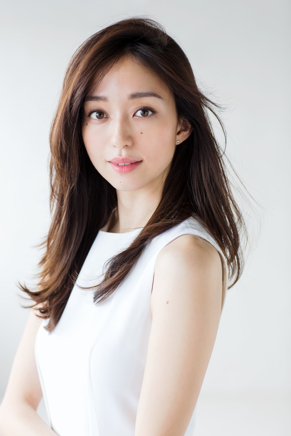 モデル・松島花さんがアーモンドミルク作り体験 江崎グリコ「アーモンド効果」新CM : J-CAST トレンド